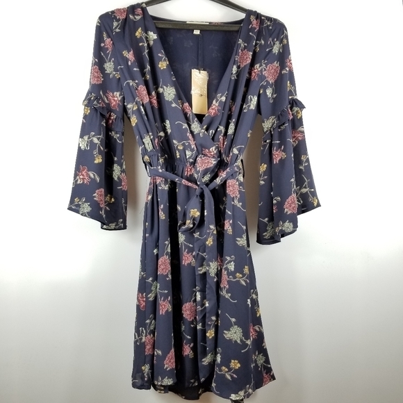 Gilli | Dresses | Gilli Floral 34 Bell Sleeve Tie Waist Dress Navy ...